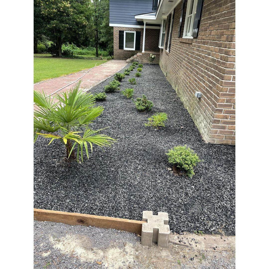 Landscape Rubber Mulch | Unpainted Black - RubberMulch.com